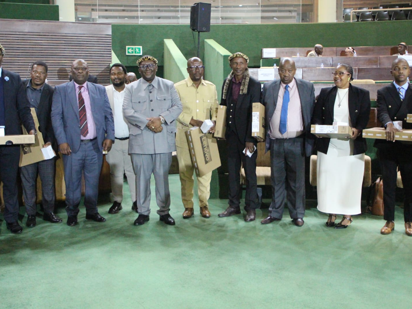 06. Ungqongqoshe uveze akufundiswa nguShenge kwethulwa impesheni yamakhosi